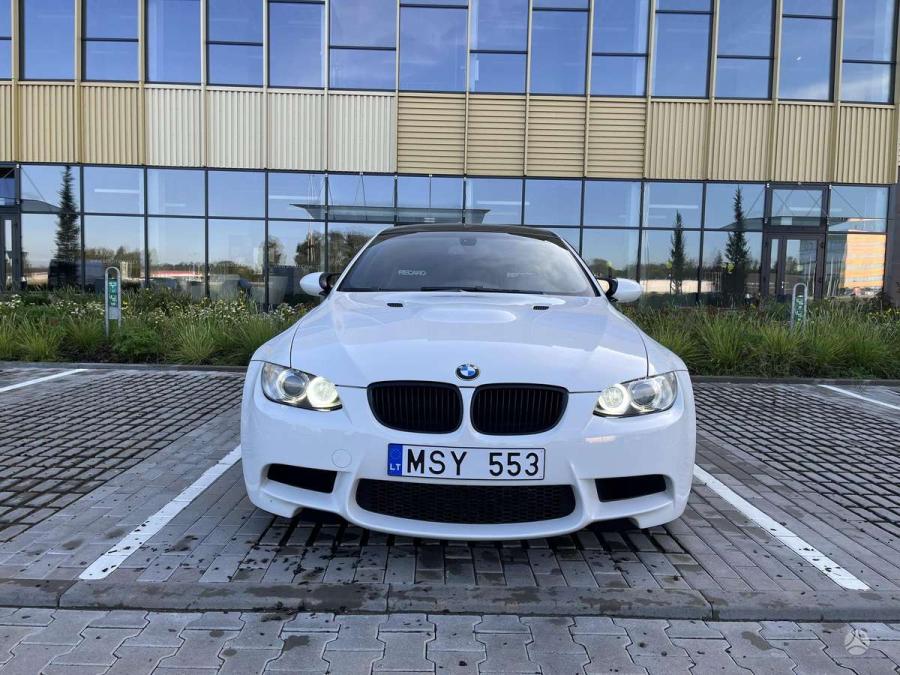 Balts BMW M3 2009 Viļņa, ar dzinēja tilpumu 4.00 L un nobraukumu 137 tūkst. km par 35000 €, foto 4 vietnē AUTOMOTO.COM.LV