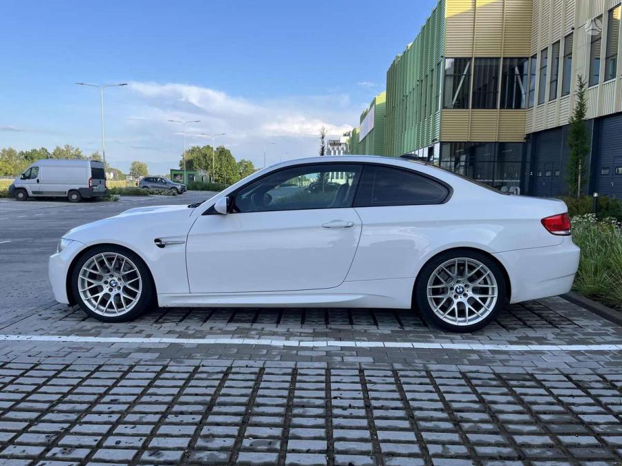 Balts BMW M3 2009 Viļņa, ar dzinēja tilpumu 4.00 L un nobraukumu 137 tūkst. km par 35000 €, foto 6 vietnē AUTOMOTO.COM.LV