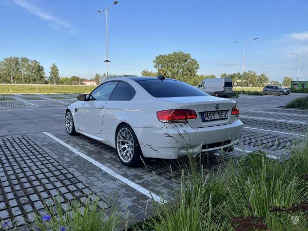 Balts BMW M3 2009 Viļņa, ar dzinēja tilpumu 4.00 L un nobraukumu 137 tūkst. km par 35000 €, foto 6 vietnē AUTOMOTO.COM.LV