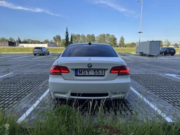 Balts BMW M3 2009 Viļņa, ar dzinēja tilpumu 4.00 L un nobraukumu 137 tūkst. km par 35000 €, foto 7 vietnē AUTOMOTO.COM.LV