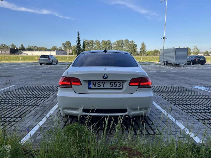 Balts BMW M3 2009 Viļņa, ar dzinēja tilpumu 4.00 L un nobraukumu 137 tūkst. km par 35000 €, foto 8 vietnē AUTOMOTO.COM.LV