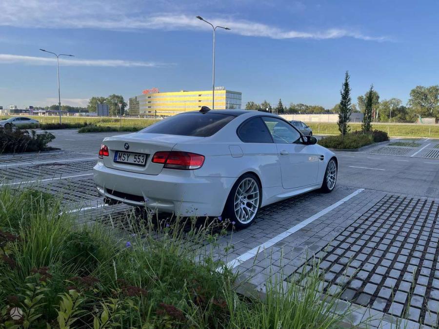 Balts BMW M3 2009 Viļņa, ar dzinēja tilpumu 4.00 L un nobraukumu 137 tūkst. km par 35000 €, foto 9 vietnē AUTOMOTO.COM.LV