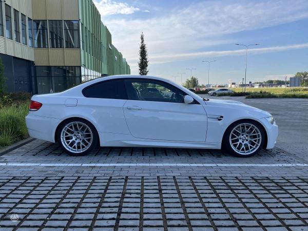 Balts BMW M3 2009 Viļņa, ar dzinēja tilpumu 4.00 L un nobraukumu 137 tūkst. km par 35000 €, foto 9 vietnē AUTOMOTO.COM.LV