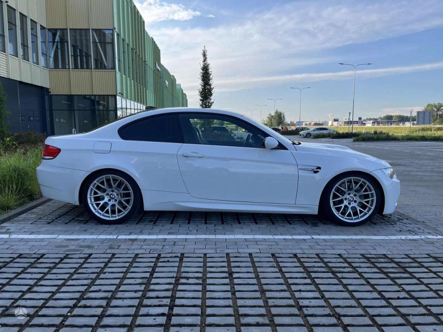 Balts BMW M3 2009 Viļņa, ar dzinēja tilpumu 4.00 L un nobraukumu 137 tūkst. km par 35000 €, foto 10 vietnē AUTOMOTO.COM.LV