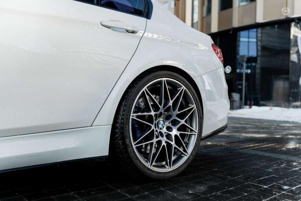 White BMW M3 2018 in Vilnius, with an engine capacity of 2.98 L and mileage of 99 thousand km for 44990 €, photo 8 on AUTOMOTO.COM.LV