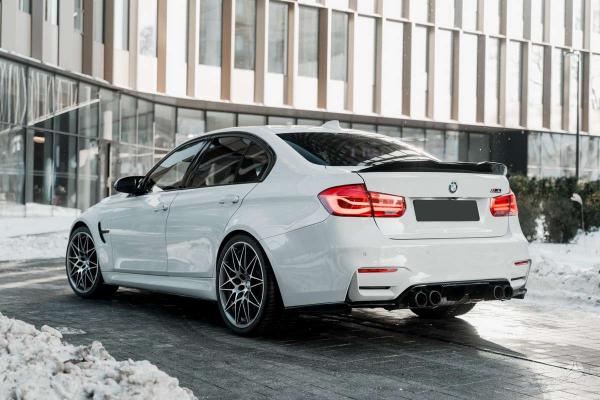 White BMW M3 2018 in Vilnius, with an engine capacity of 2.98 L and mileage of 99 thousand km for 44990 €, photo 9 on AUTOMOTO.COM.LV