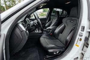 Balts BMW M3 2018 Liepāja, ar dzinēja tilpumu 3.00 L un nobraukumu 0 tūkst. km par 44900 €, foto 20 vietnē AUTOMOTO.COM.LV