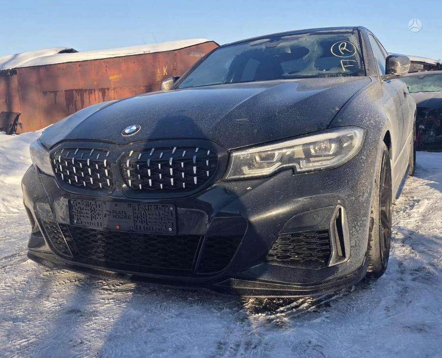 Black BMW M340 2020 in Elektrenai, with an engine capacity of 0.00 L and mileage of 116 thousand km for 26300 €, photo 4 on AUTOMOTO.COM.LV