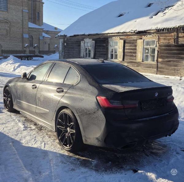 Black BMW M340 2020 in Elektrenai, with an engine capacity of 0.00 L and mileage of 116 thousand km for 26300 €, photo 5 on AUTOMOTO.COM.LV
