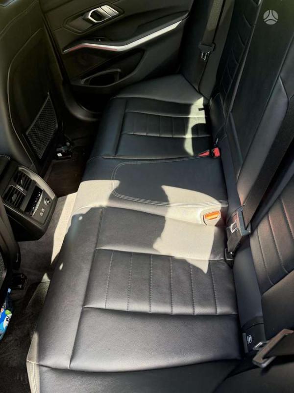 Black BMW M340 2020 in Vilnius, with an engine capacity of 3.00 L and mileage of 124 thousand km for 33000 €, photo 9 on AUTOMOTO.COM.LV