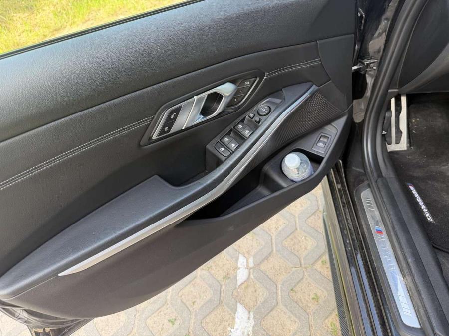 Black BMW M340 2020 in Vilnius, with an engine capacity of 3.00 L and mileage of 124 thousand km for 33000 €, photo 12 on AUTOMOTO.COM.LV