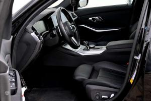 Black BMW M340 2021 in Kretinga, with an engine capacity of 3.00 L and mileage of 62 thousand km for 37499 €, photo 16 on AUTOMOTO.COM.LV