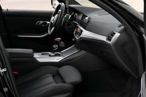 Black BMW M340 2021 in Kretinga, with an engine capacity of 3.00 L and mileage of 62 thousand km for 37499 €, photo 24 on AUTOMOTO.COM.LV