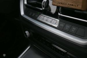 Black BMW M340 2021 in Kretinga, with an engine capacity of 3.00 L and mileage of 62 thousand km for 37499 €, photo 25 on AUTOMOTO.COM.LV