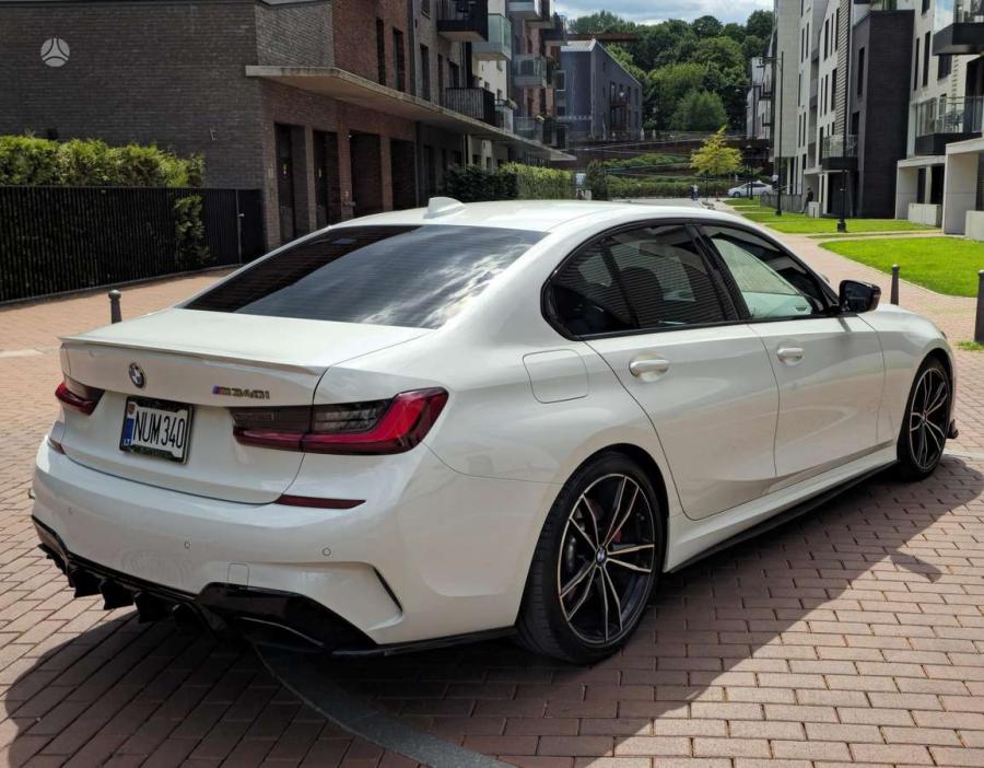 White BMW M340 2022 in Vilnius, with an engine capacity of 3.00 L and mileage of 112 thousand km for 35600 €, photo 4 on AUTOMOTO.COM.LV