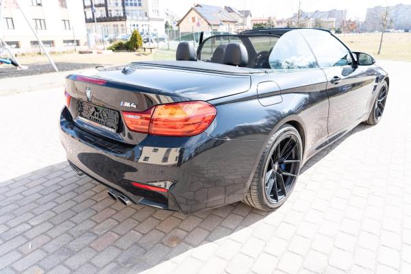 Black BMW M4 2016 in Riga, with an engine capacity of 3.00 L and mileage of 168 thousand km for 39900 €, photo 5 on AUTOMOTO.COM.LV
