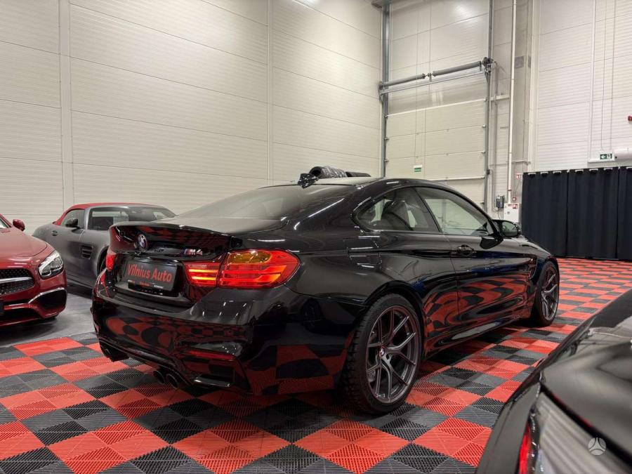 Melns BMW M4 2015 Viļņa, ar dzinēja tilpumu 2.98 L un nobraukumu 101 tūkst. km par 40000 €, foto 4 vietnē AUTOMOTO.COM.LV