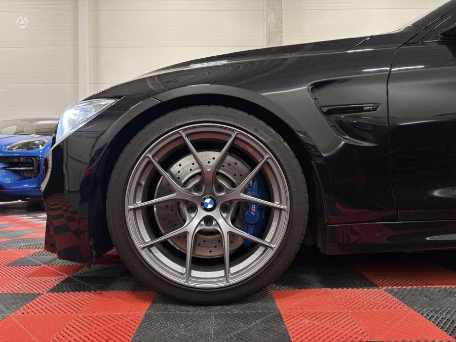 Black BMW M4 2015 in Vilnius, with an engine capacity of 2.98 L and mileage of 101 thousand km for 38490 €, photo 10 on AUTOMOTO.COM.LV