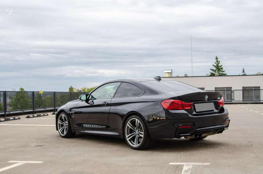 Black BMW M4 2015 in Vilnius, with an engine capacity of 3.00 L and mileage of 70 thousand km for 38000 €, photo 3 on AUTOMOTO.COM.LV