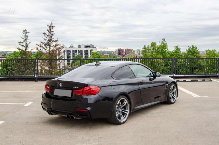 Black BMW M4 2015 in Vilnius, with an engine capacity of 3.00 L and mileage of 70 thousand km for 38000 €, photo 4 on AUTOMOTO.COM.LV