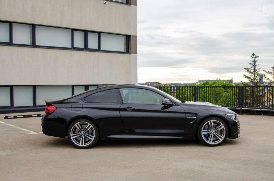Black BMW M4 2015 in Vilnius, with an engine capacity of 3.00 L and mileage of 70 thousand km for 38000 €, photo 7 on AUTOMOTO.COM.LV