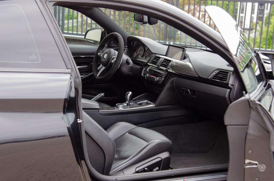 Black BMW M4 2015 in Vilnius, with an engine capacity of 3.00 L and mileage of 70 thousand km for 38000 €, photo 12 on AUTOMOTO.COM.LV