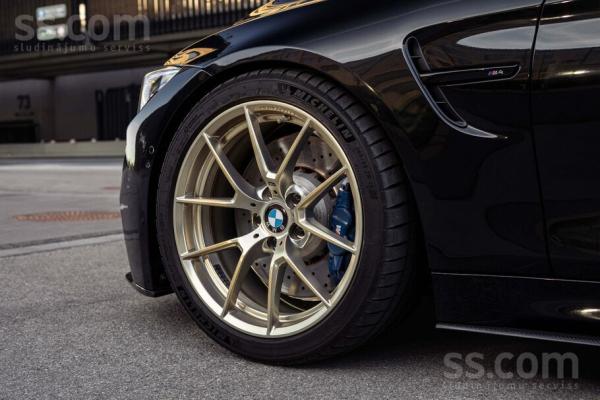 Black BMW M4 2019 in Riga, with an engine capacity of 3.00 L and mileage of 70 thousand km for 52500 €, photo 3 on AUTOMOTO.COM.LV