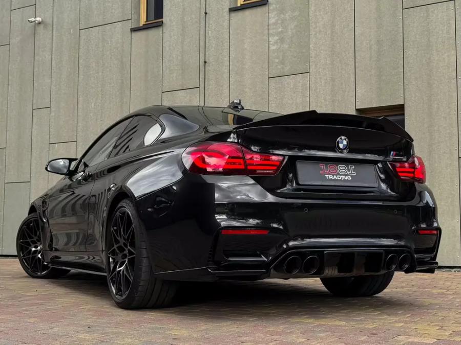 Black BMW M4 2020 in Riga, with an engine capacity of 3.00 L and mileage of 61 thousand km for 54000 €, photo 4 on AUTOMOTO.COM.LV