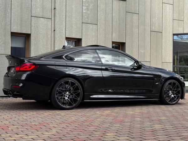 Black BMW M4 2020 in Riga, with an engine capacity of 3.00 L and mileage of 61 thousand km for 54000 €, photo 6 on AUTOMOTO.COM.LV