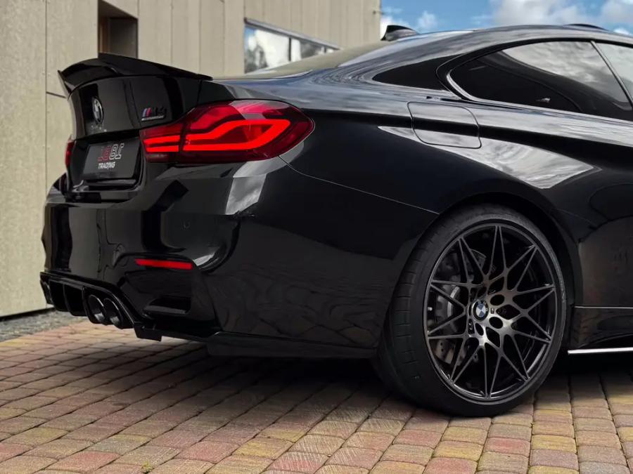 Black BMW M4 2020 in Riga, with an engine capacity of 3.00 L and mileage of 61 thousand km for 54000 €, photo 9 on AUTOMOTO.COM.LV