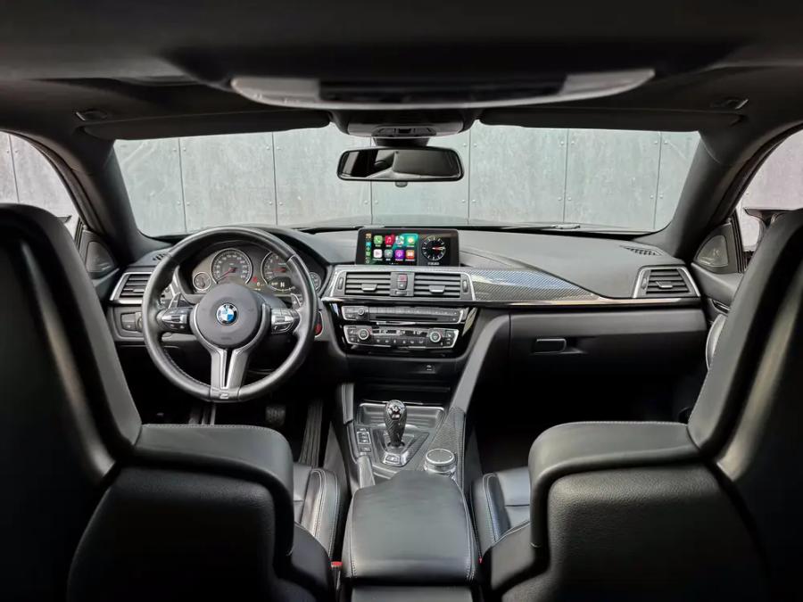 Black BMW M4 2020 in Riga, with an engine capacity of 3.00 L and mileage of 61 thousand km for 54000 €, photo 10 on AUTOMOTO.COM.LV
