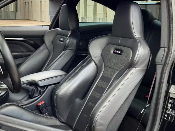 Black BMW M4 2020 in Riga, with an engine capacity of 3.00 L and mileage of 61 thousand km for 54000 €, photo 10 on AUTOMOTO.COM.LV