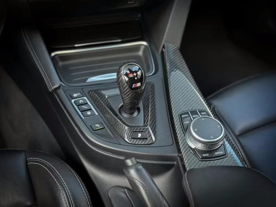 Black BMW M4 2020 in Riga, with an engine capacity of 3.00 L and mileage of 61 thousand km for 54000 €, photo 14 on AUTOMOTO.COM.LV
