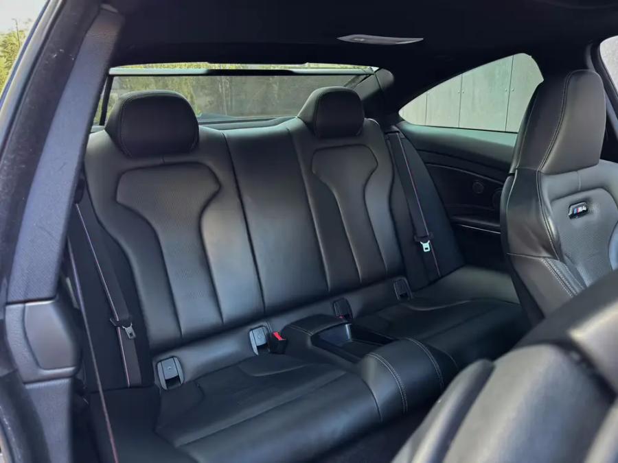Black BMW M4 2020 in Riga, with an engine capacity of 3.00 L and mileage of 61 thousand km for 54000 €, photo 28 on AUTOMOTO.COM.LV