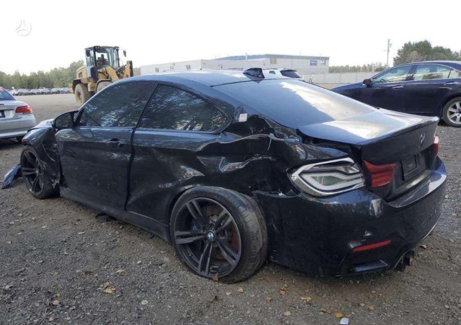 Black BMW M4 2018 in Kaunas, with an engine capacity of 3.00 L and mileage of 21 thousand km for 20000 €, photo 4 on AUTOMOTO.COM.LV