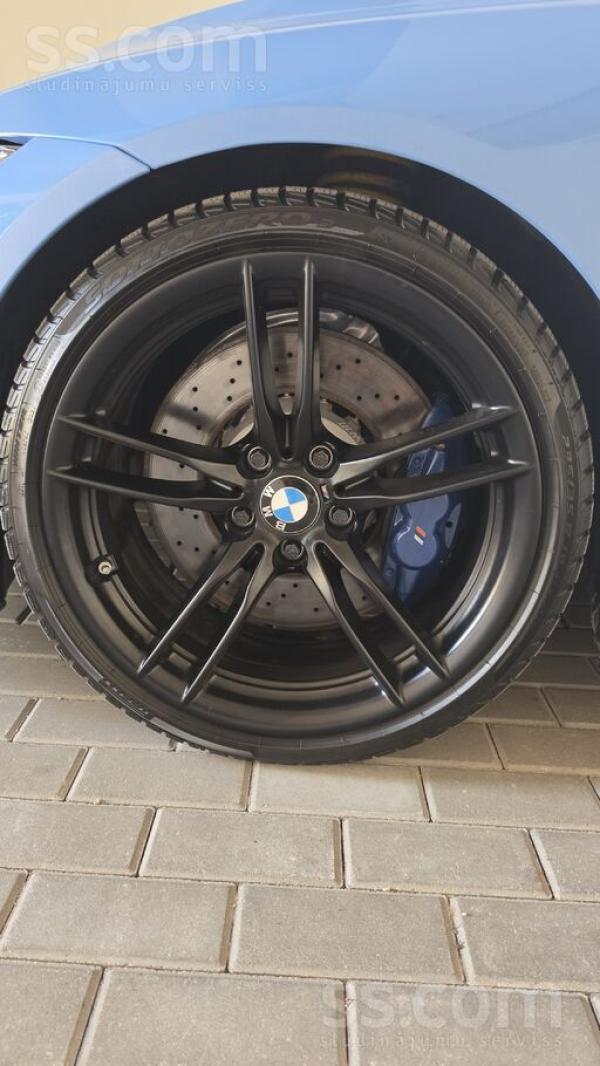 Blue BMW M4 2018 in Riga, with an engine capacity of 3.00 L and mileage of 120 thousand km for 47700 €, photo 6 on AUTOMOTO.COM.LV