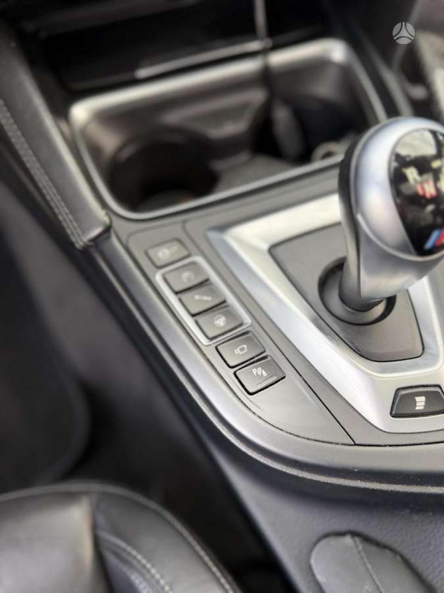 Blue BMW M4 2015 in Vilnius, with an engine capacity of 3.00 L and mileage of 163 thousand km for 34900 €, photo 24 on AUTOMOTO.COM.LV