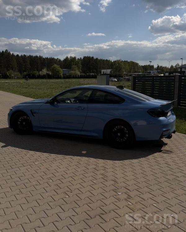 Blue BMW M4 2018 in Riga, with an engine capacity of 3.00 L and mileage of 112 thousand km for 46000 €, photo 3 on AUTOMOTO.COM.LV