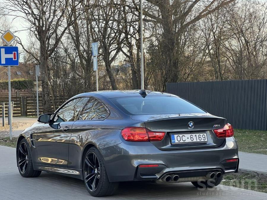 Grey BMW M4 2016 in Riga, with an engine capacity of 3.00 L and mileage of 121 thousand km for 35000 €, photo 5 on AUTOMOTO.COM.LV