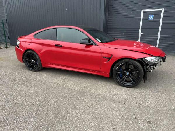 Balts BMW M4 2014 Alīta, ar dzinēja tilpumu 2.98 L un nobraukumu 106 tūkst. km par 20400 €, foto 9 vietnē AUTOMOTO.COM.LV