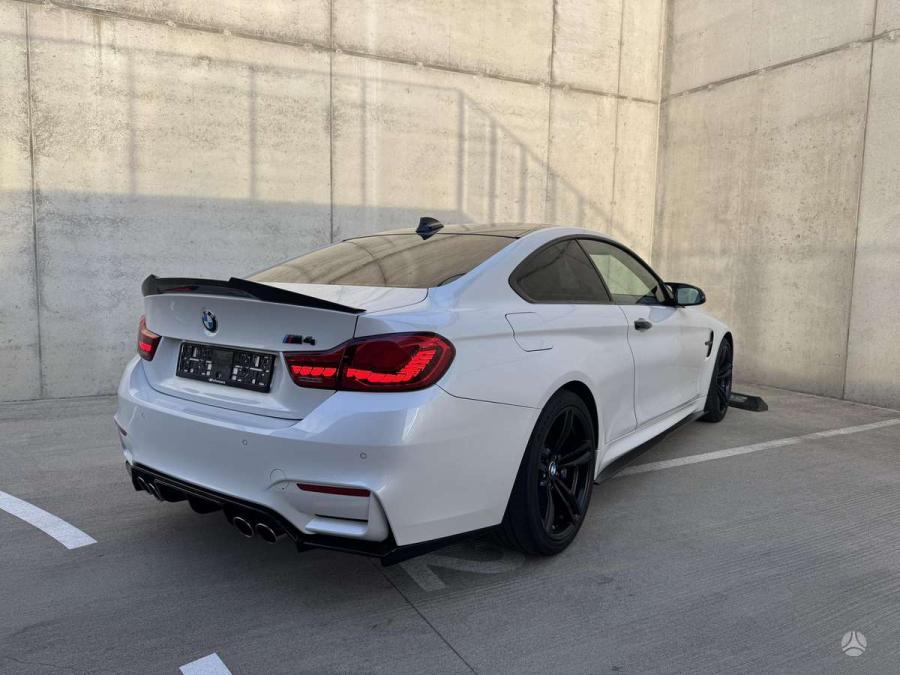 White BMW M4 2015 in Vilnius, with an engine capacity of 2.98 L and mileage of 108 thousand km for 34000 €, photo 10 on AUTOMOTO.COM.LV