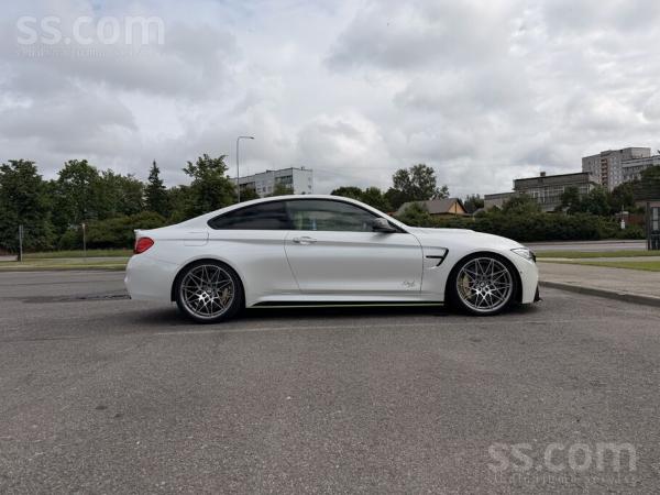 White BMW M4 2016 in Riga, with an engine capacity of 3.00 L and mileage of 100 thousand km for 43500 €, photo 4 on AUTOMOTO.COM.LV