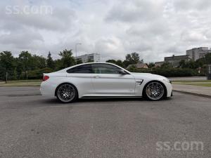 White BMW M4 2016 in Riga, with an engine capacity of 3.00 L and mileage of 100 thousand km for 43500 €, photo 5 on AUTOMOTO.COM.LV