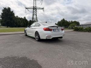 White BMW M4 2016 in Riga, with an engine capacity of 3.00 L and mileage of 100 thousand km for 43500 €, photo 8 on AUTOMOTO.COM.LV
