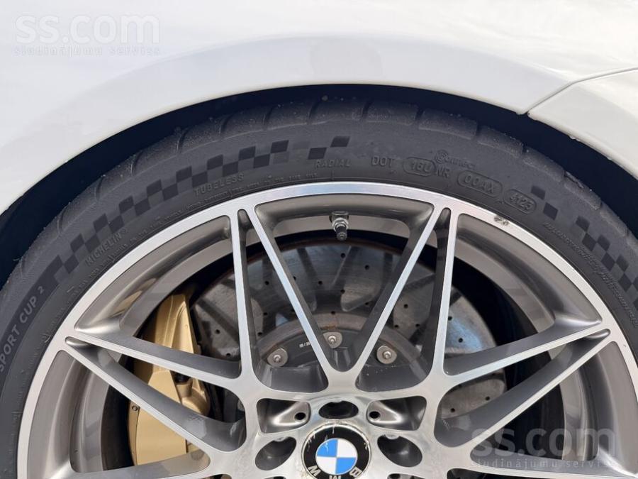White BMW M4 2016 in Riga, with an engine capacity of 3.00 L and mileage of 100 thousand km for 43500 €, photo 10 on AUTOMOTO.COM.LV