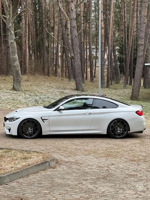 Balts BMW M4 2019 Viļņa, ar dzinēja tilpumu 2.98 L un nobraukumu 120 tūkst. km par 38900 €, foto 4 vietnē AUTOMOTO.COM.LV
