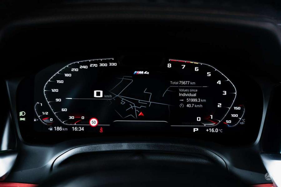 Yellow BMW M4 2022 in Vilnius, with an engine capacity of 3.00 L and mileage of 76 thousand km for 60000 €, photo 22 on AUTOMOTO.COM.LV