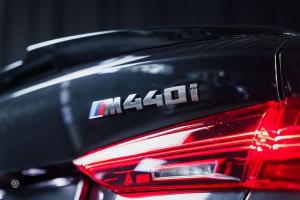 Black BMW m440 2022 in Vilnius, with an engine capacity of 3.00 L and mileage of 44 thousand km for 40999 €, photo 16 on AUTOMOTO.COM.LV