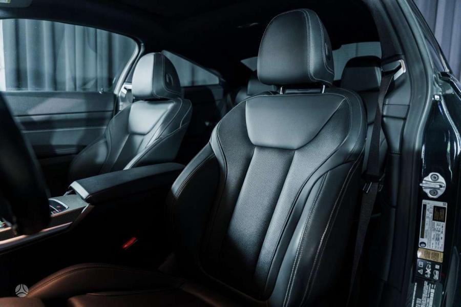 Black BMW m440 2022 in Vilnius, with an engine capacity of 3.00 L and mileage of 44 thousand km for 40999 €, photo 21 on AUTOMOTO.COM.LV
