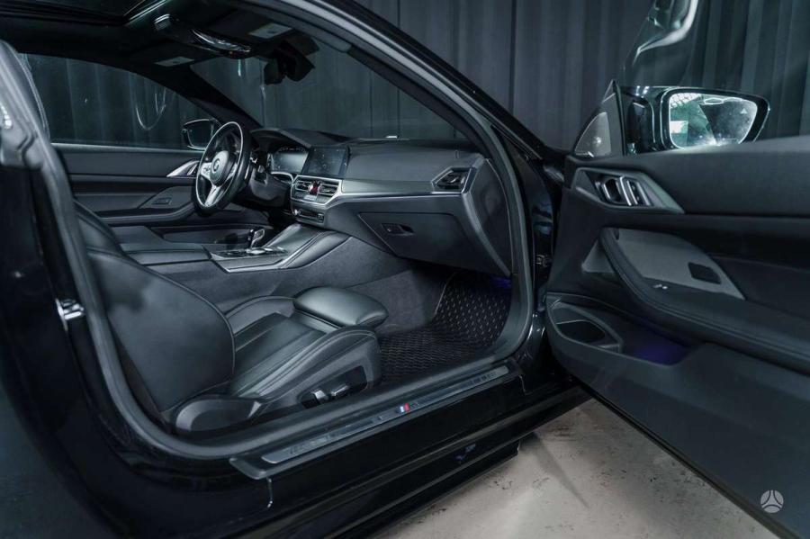 Black BMW m440 2022 in Vilnius, with an engine capacity of 3.00 L and mileage of 44 thousand km for 40999 €, photo 31 on AUTOMOTO.COM.LV